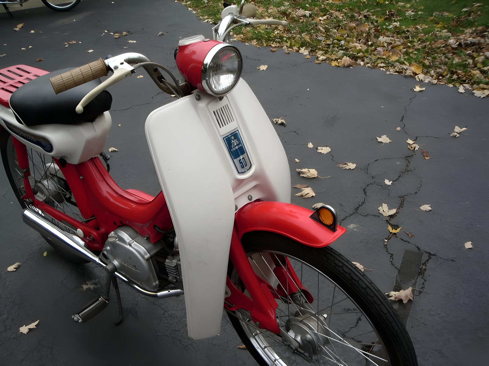 The Honda PC50 Moped: Innovative Pedal-Engine Combination - Mopeds.com