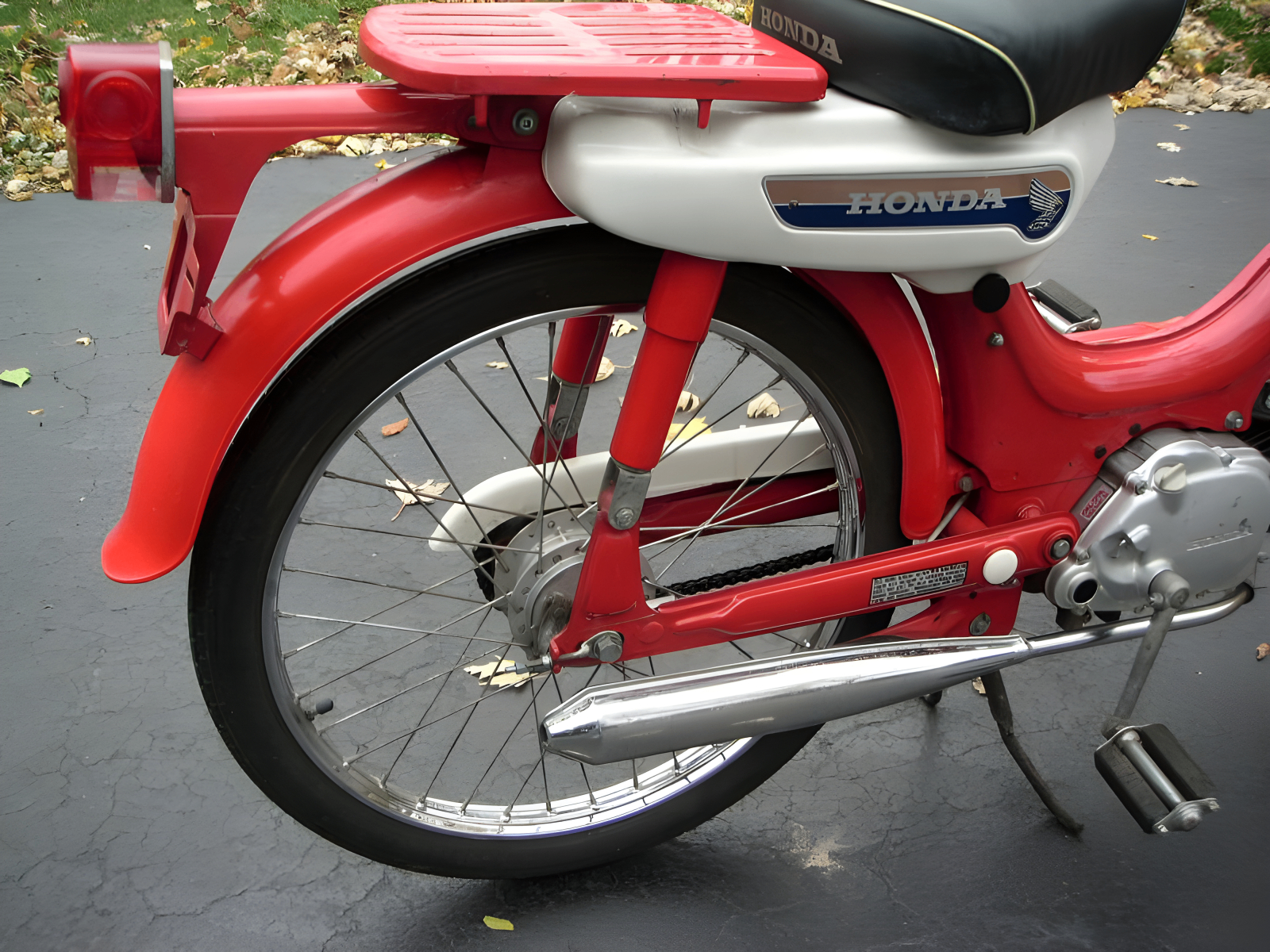 The Honda PC50 Moped: Innovative Pedal-Engine Combination - Mopeds.com