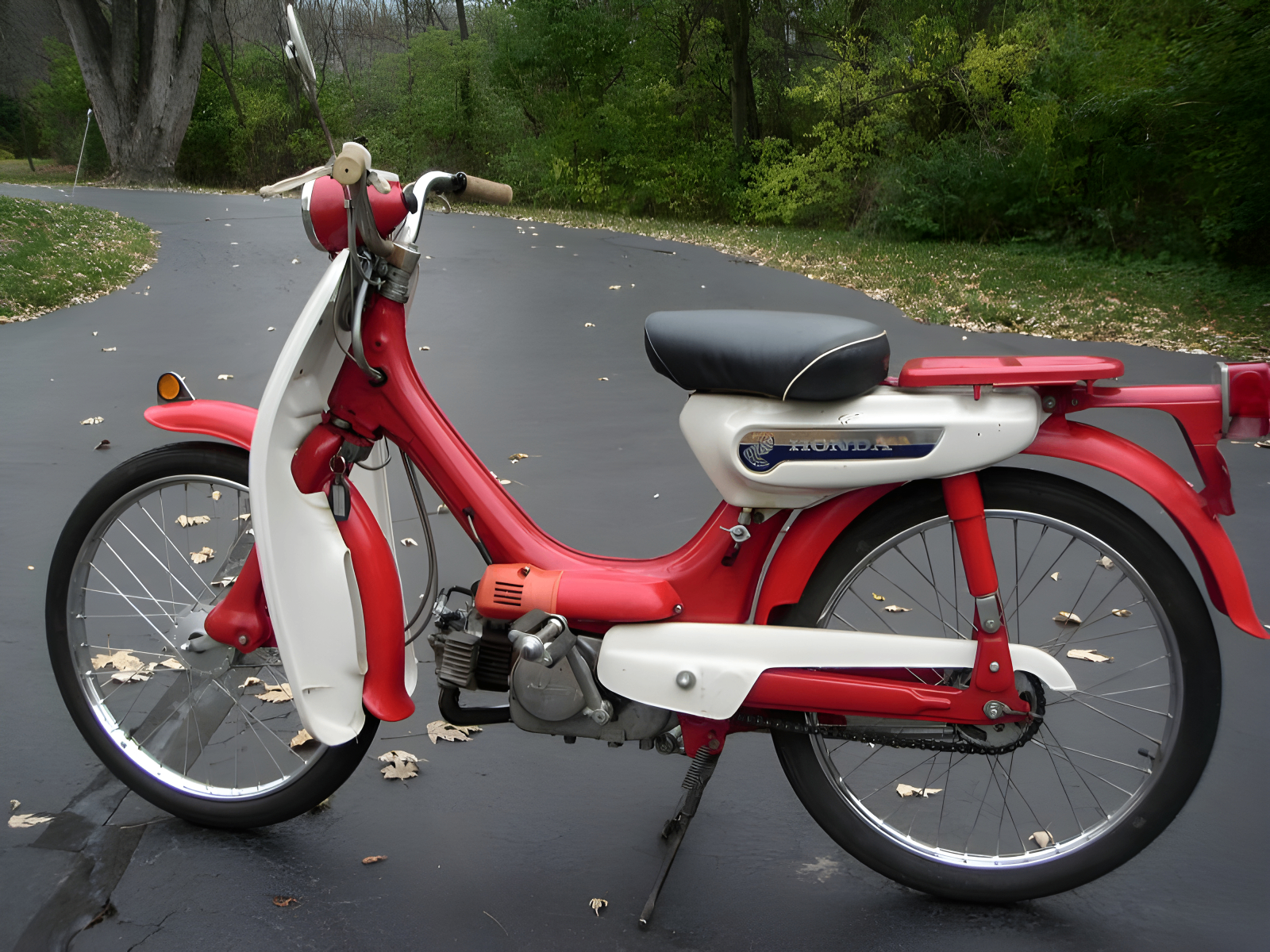 The Honda PC50 Moped: Innovative Pedal-Engine Combination - Mopeds.com